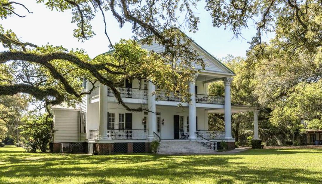 This gorgeous 1852 mansion in Louisiana is for sale as a stunning B&B ...