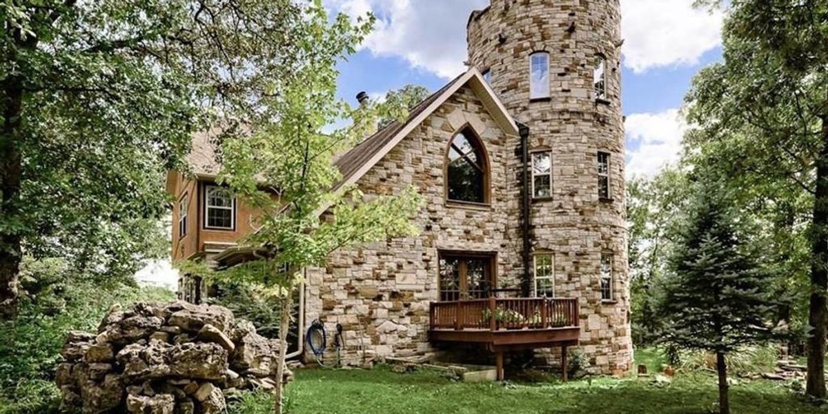 You can stay in this unique castle in the Arkansas wilderness - It's a ...