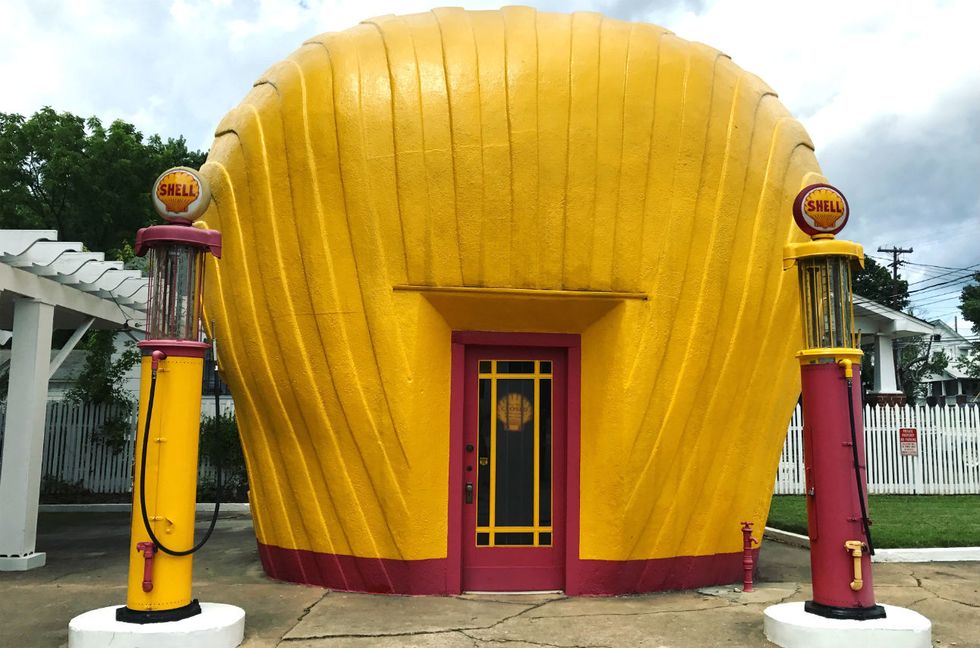 The last shell-shaped Shell station is preserved in North Carolina - It ...