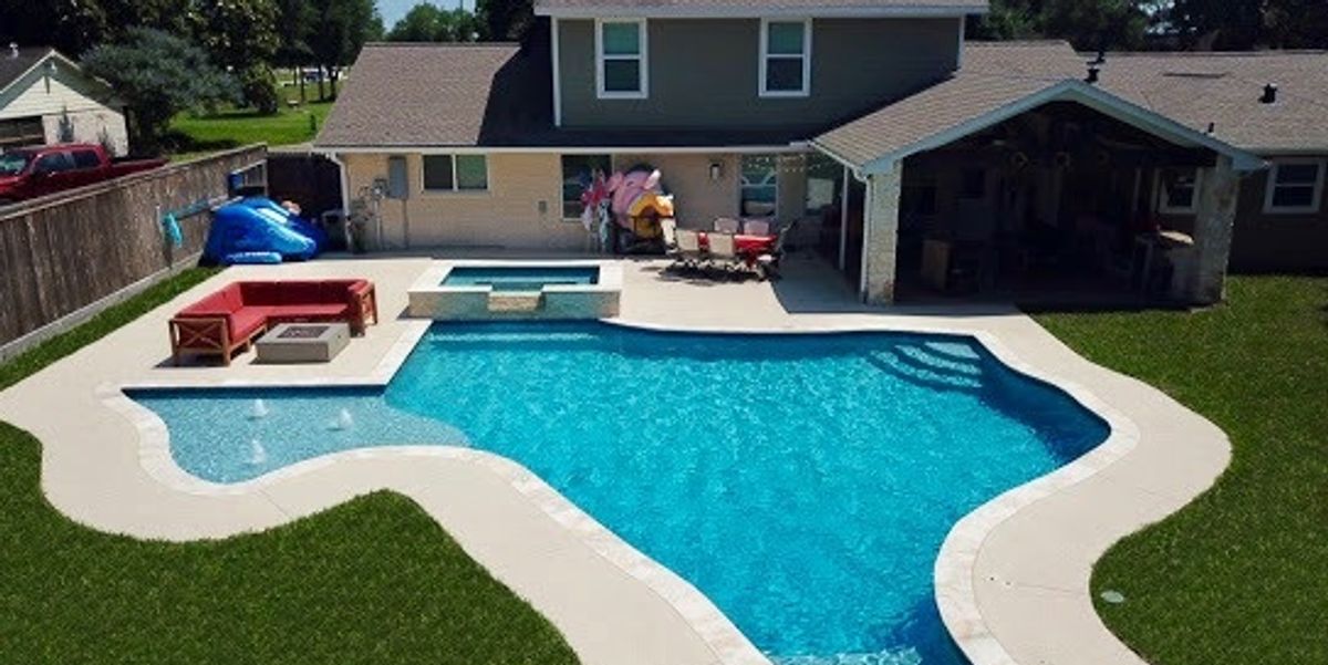 This family put in a Texas-shaped pool to showcase their state pride ...