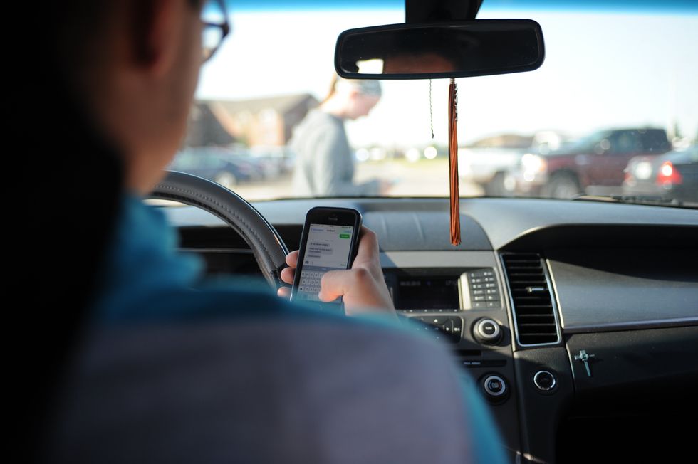 How To Avoid These 10 Common Distracted Driving Behaviors