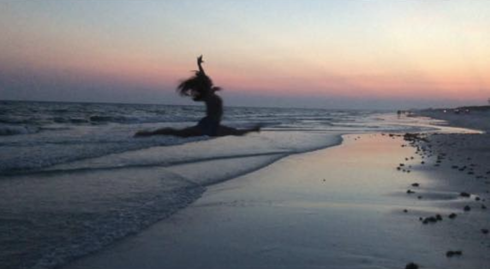 10 Of The Most Basic Beach Pics