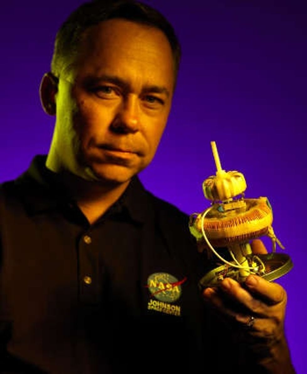 A NASA scientist designed a ship that could theoretically travel at ...