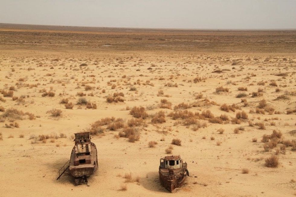 14 eerie photos show how this sea became a desert, and how it's finally ...