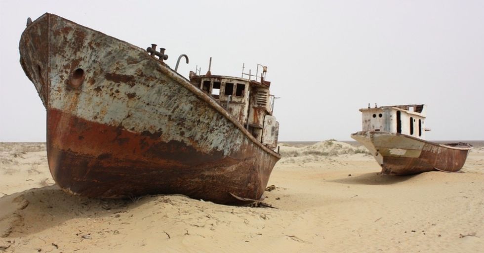 14 eerie photos show how this sea became a desert, and how it's finally ...