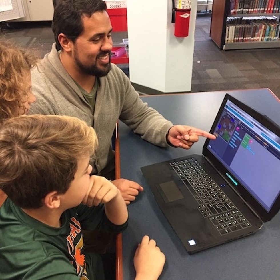 This teacher is using video games in his lesson plan. And kids ...