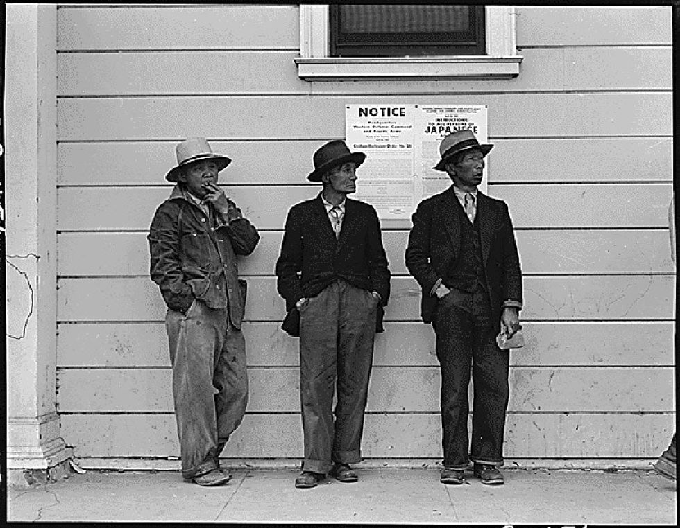21 powerful photos show what life inside a Japanese internment camp was ...