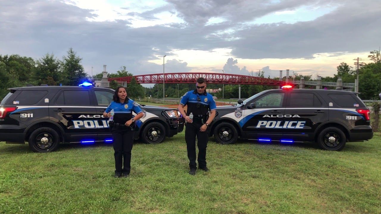 Tennessee police officers take on the 'Git Up Challenge' dance - It's a ...