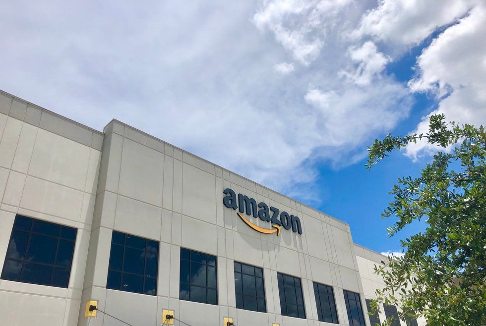 How Amazon's Houston fulfillment center uses AI technology and robotics ...