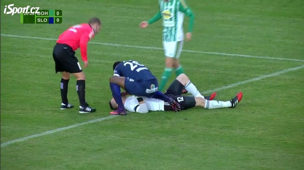 Soccer Player Saves The Life Of Choking Opponent During Match - GOOD