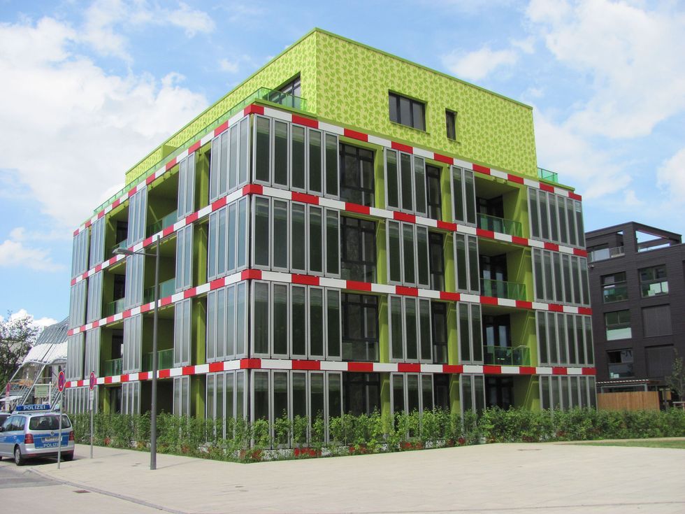 Hamburg Now Has an Algae-Powered Building - GOOD