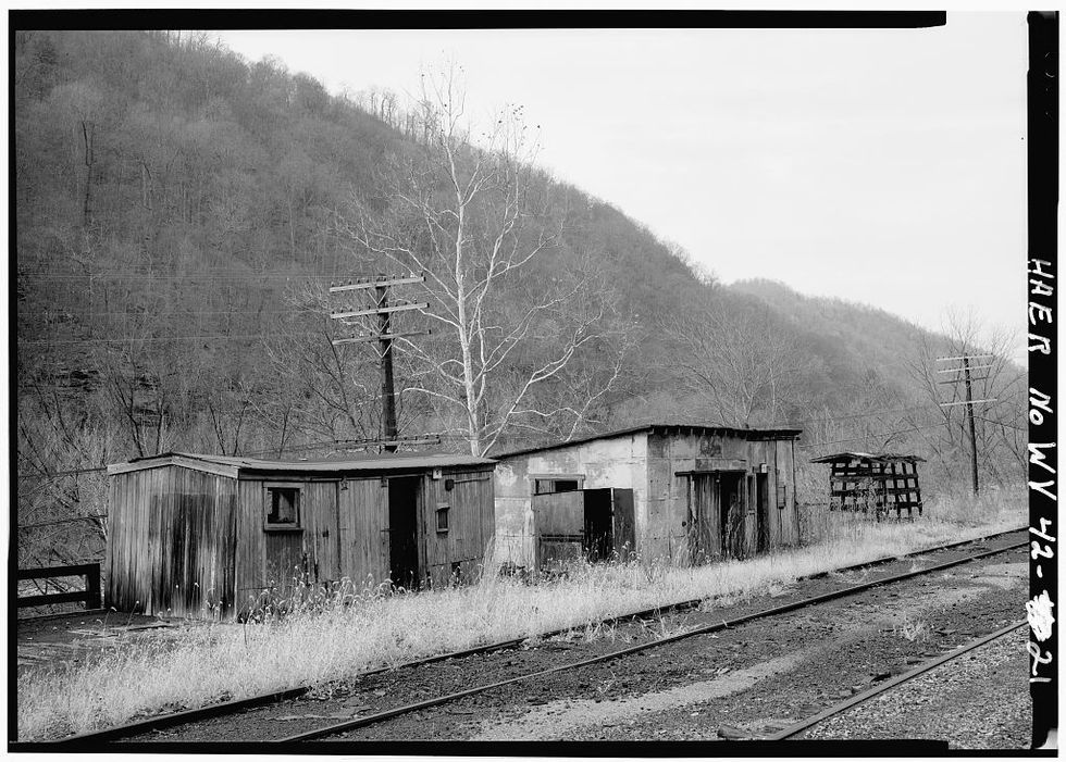 This ghost town is now a National Park with stunning scenery, hiking ...