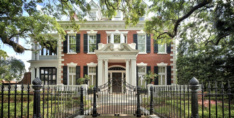 The interior of this elegant Savannah mansion is dreamy and it can be ...