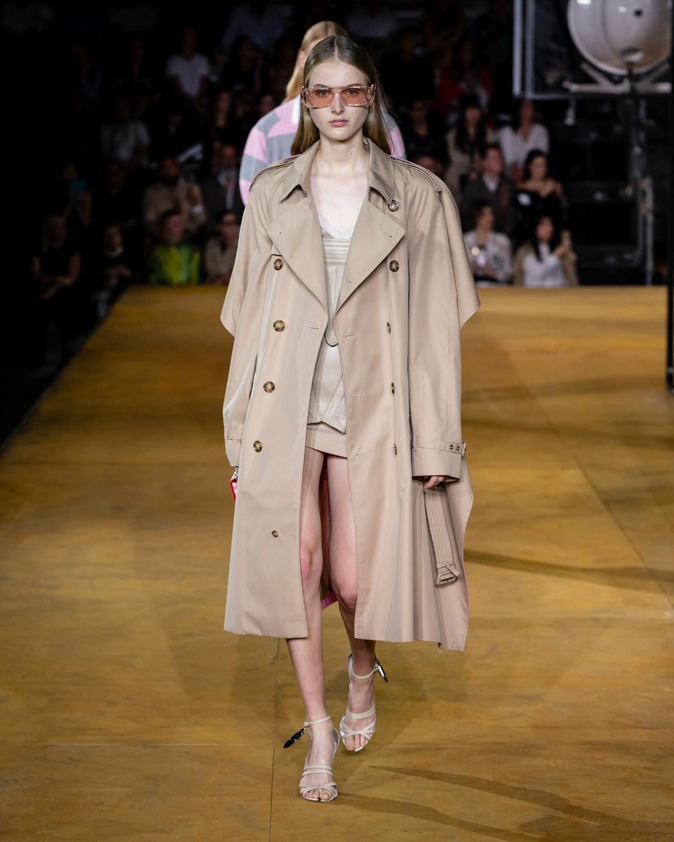 BLACKPINK's Jisoo Attends Burberry Spring 2020 - PAPER Magazine