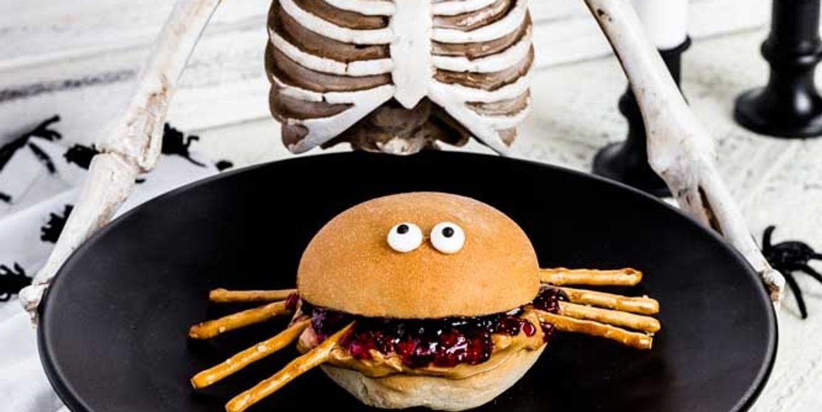 PB and J Halloween Spider Sandwich - My Recipe Magic