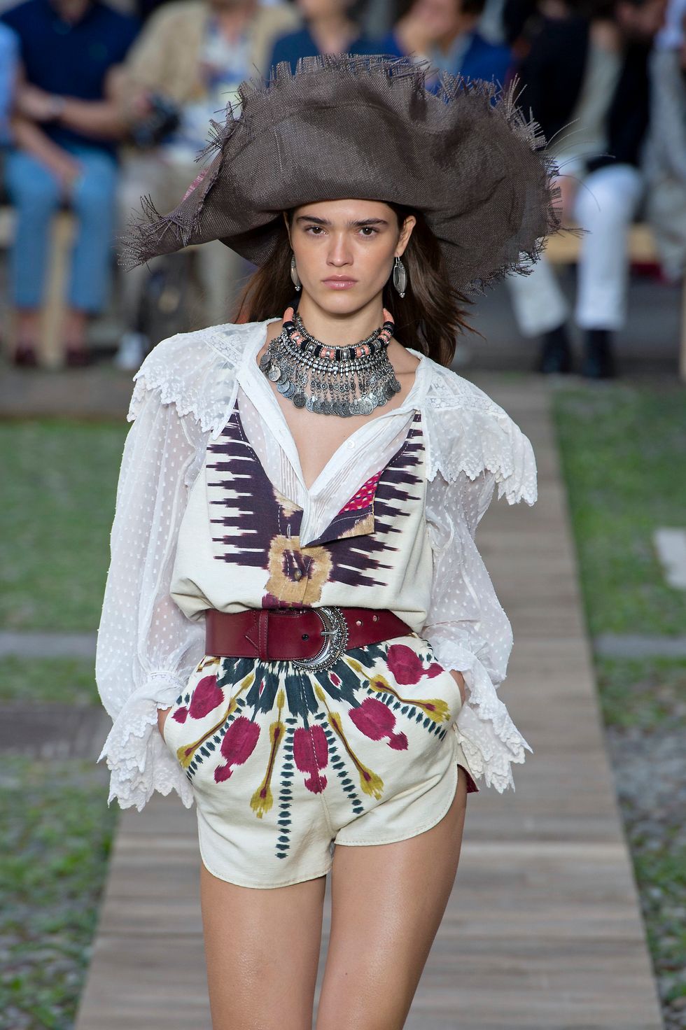 Etro Showed One of the Most Memorable Finale Walks in Milan - PAPER ...