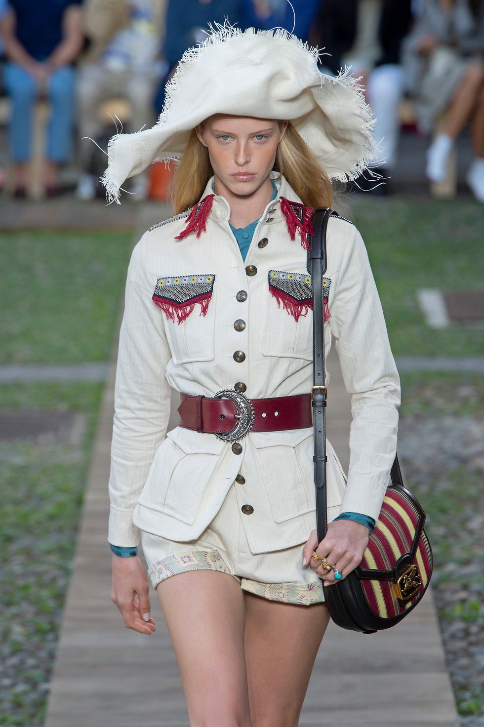 Etro Showed One of the Most Memorable Finale Walks in Milan - PAPER ...