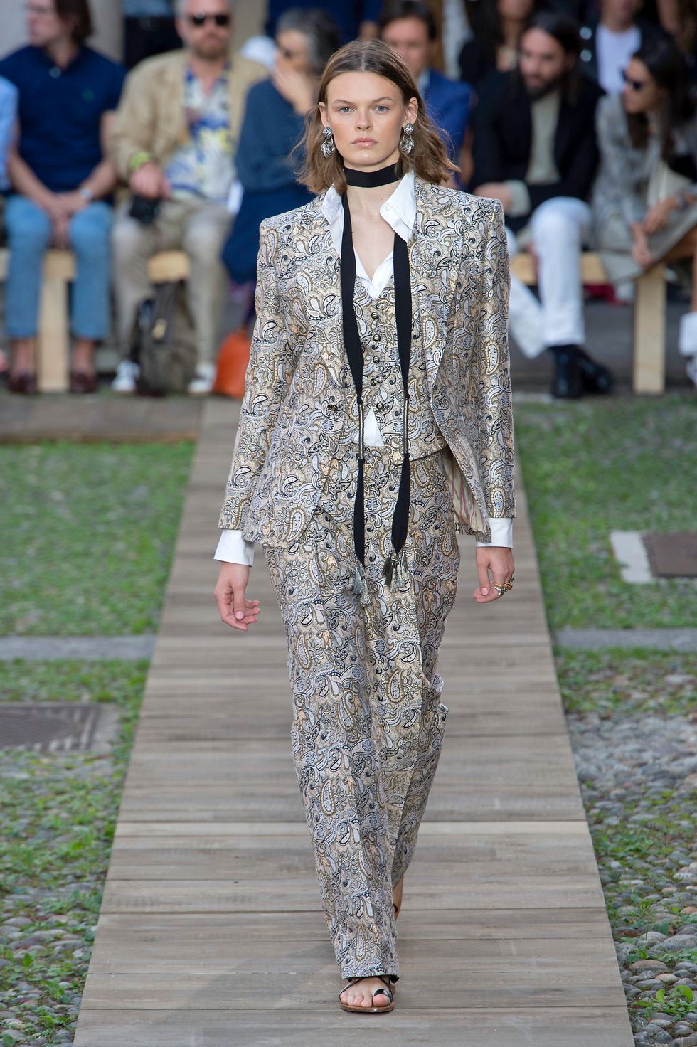 Etro Showed One of the Most Memorable Finale Walks in Milan - PAPER ...