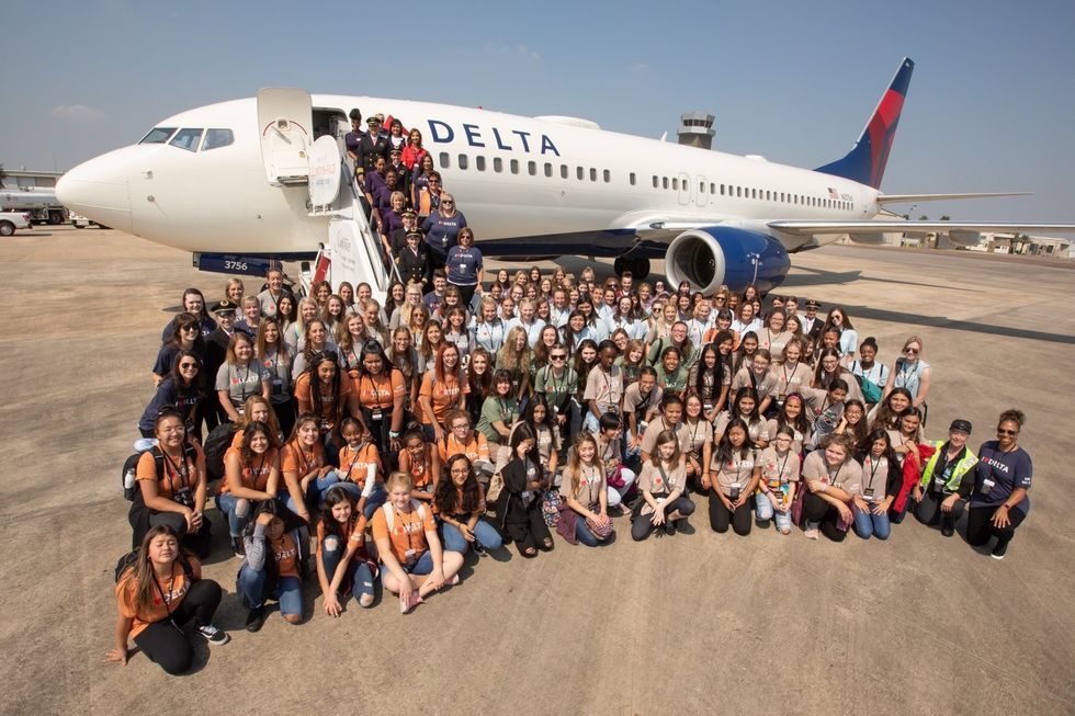 An all-female Delta crew took a plane full of girls to NASA to "close ...