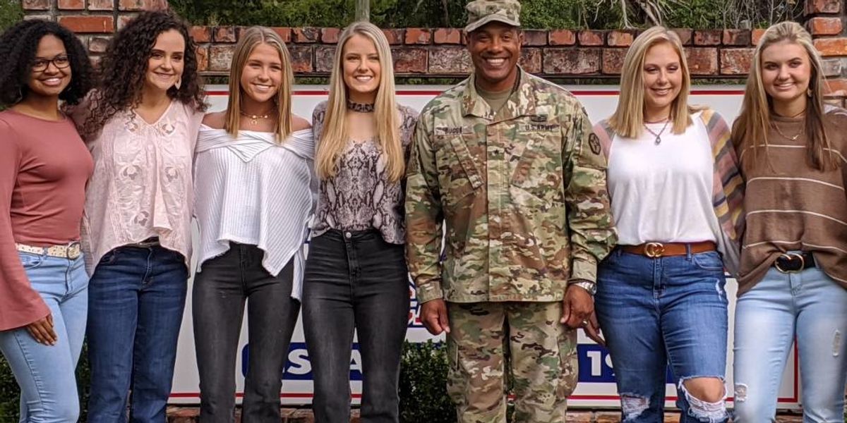 Soldier surprises Georgia students after being pen pals for 13 years ...
