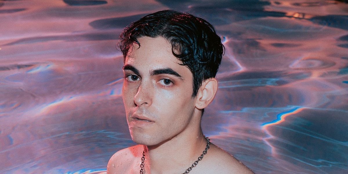 Elliot Jones Premieres “i’m in love” Video - PAPER Magazine