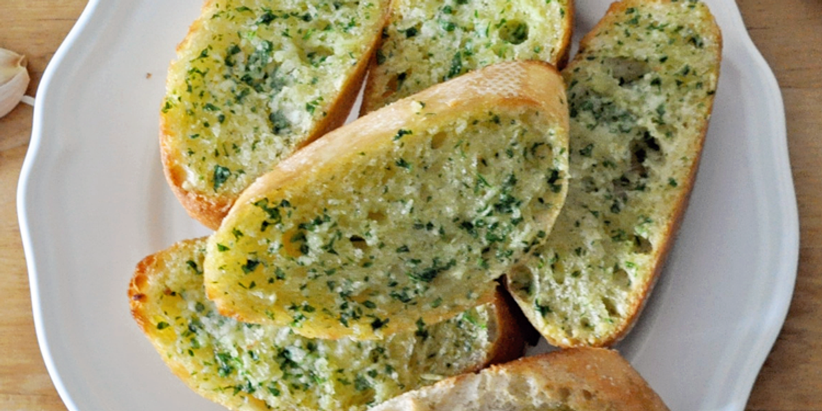 Restaurant-Style GARLIC BREAD in under 10 MINUTES - My Recipe Magic