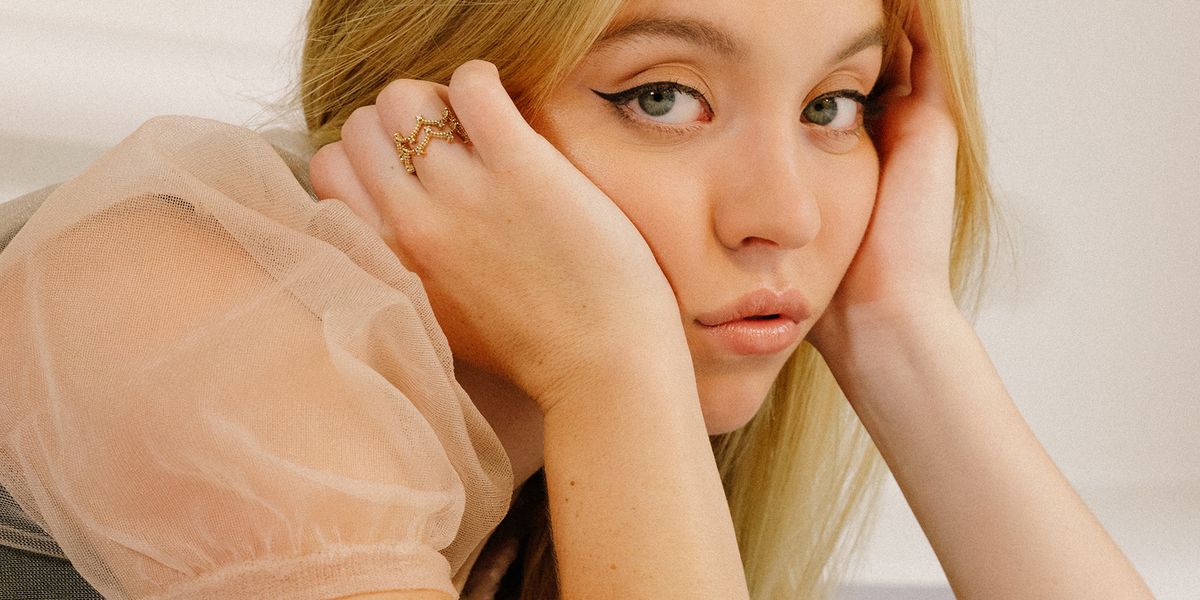 Livestream This: Book Club With Sydney Sweeney - PAPER Magazine