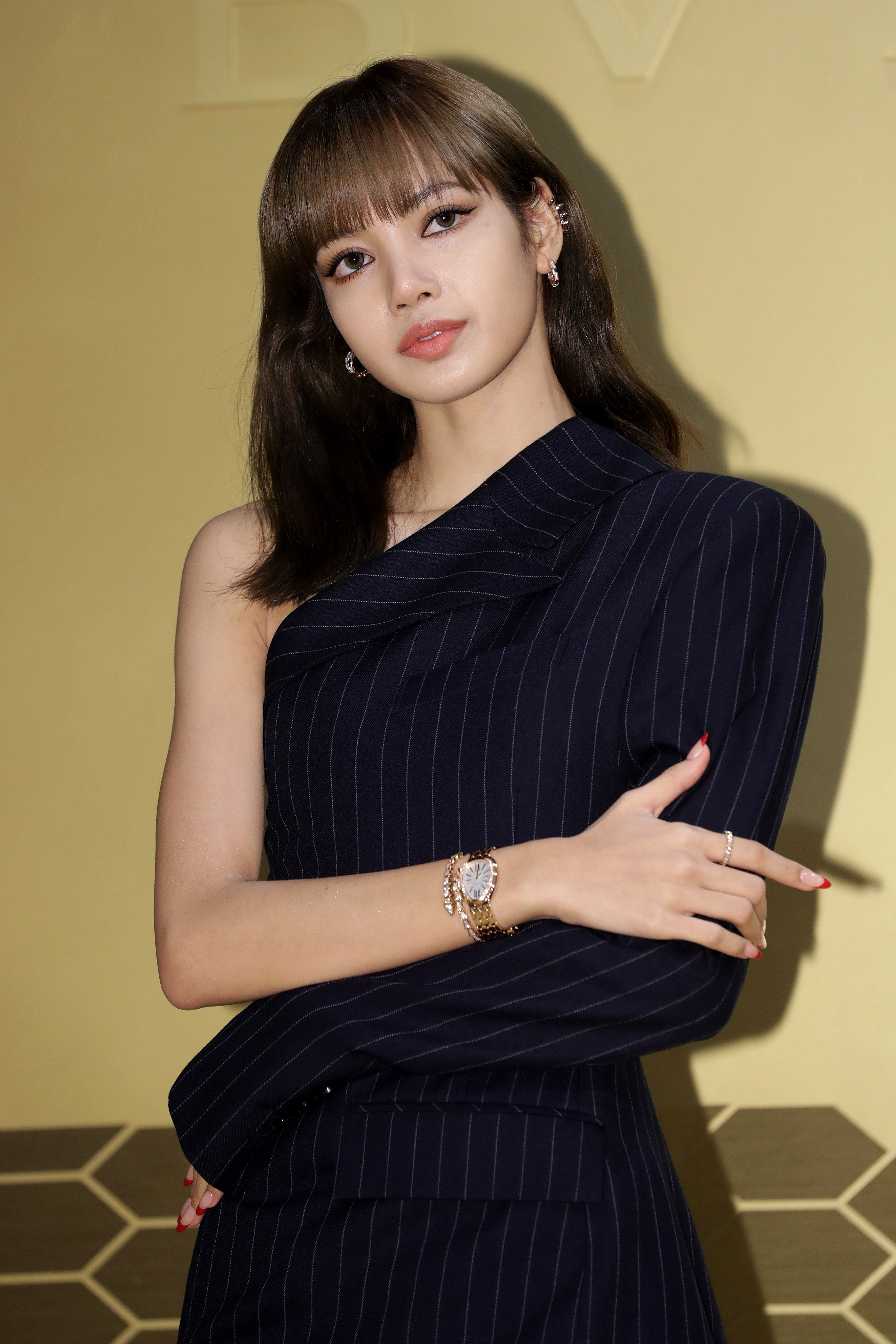 Lisa From BLACKPINK's Legs Have Become Their Own Meme - PAPER Magazine