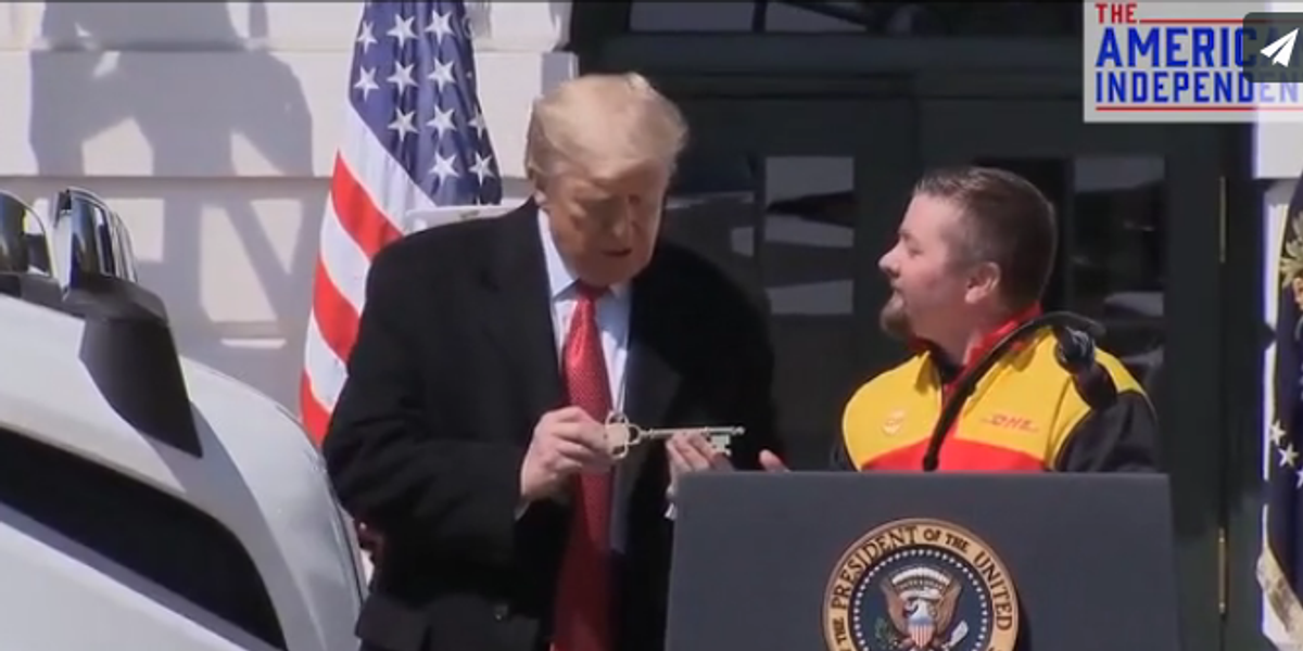 Violating His Own Social Distancing Guidelines, Trump Hosts Photo-Ops ...