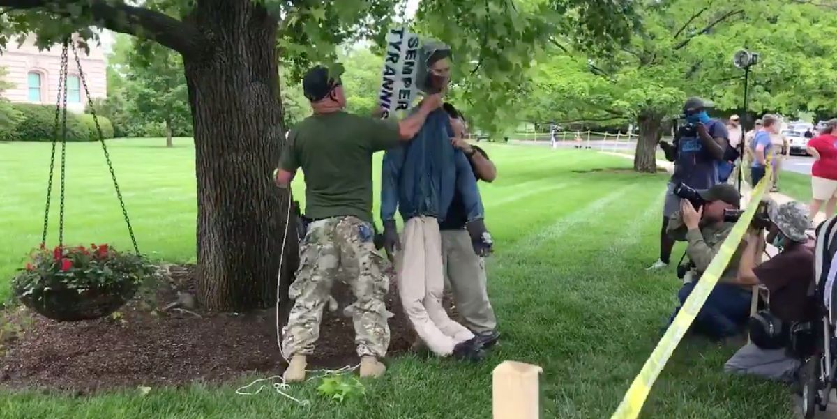 Protesters hang Kentucky governor in effigy during Second Amendment ...