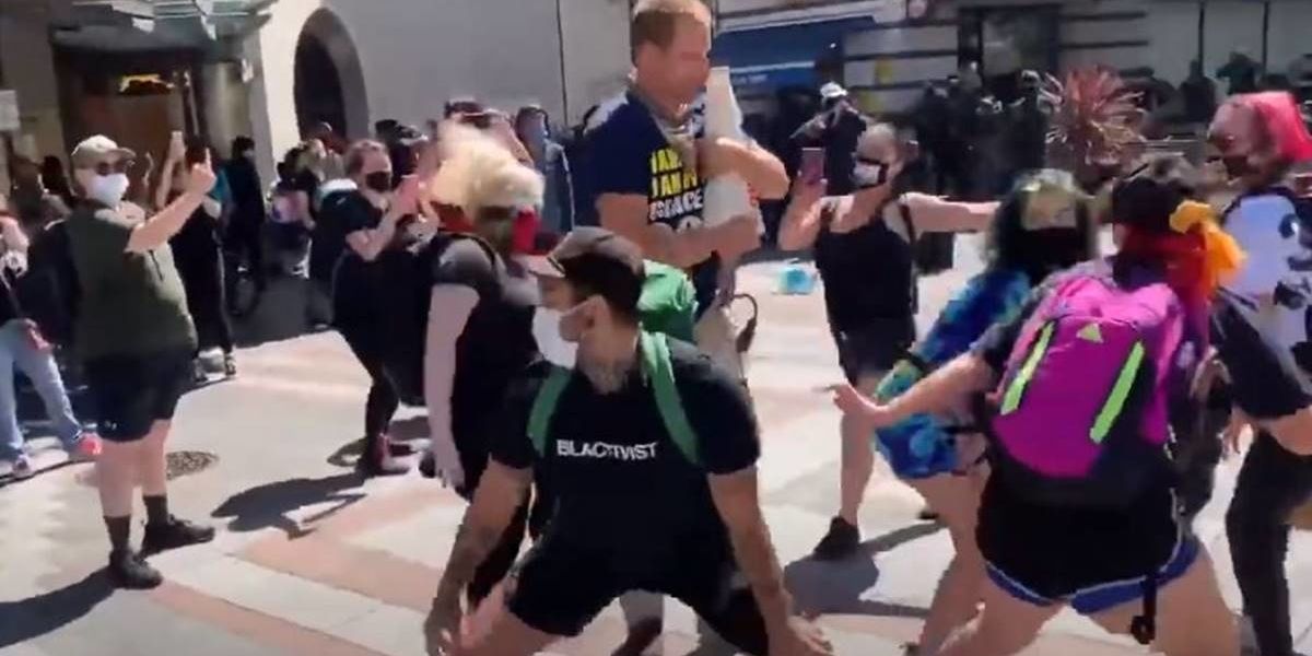 Seattle protesters show the best way to non-violently shut up a ...