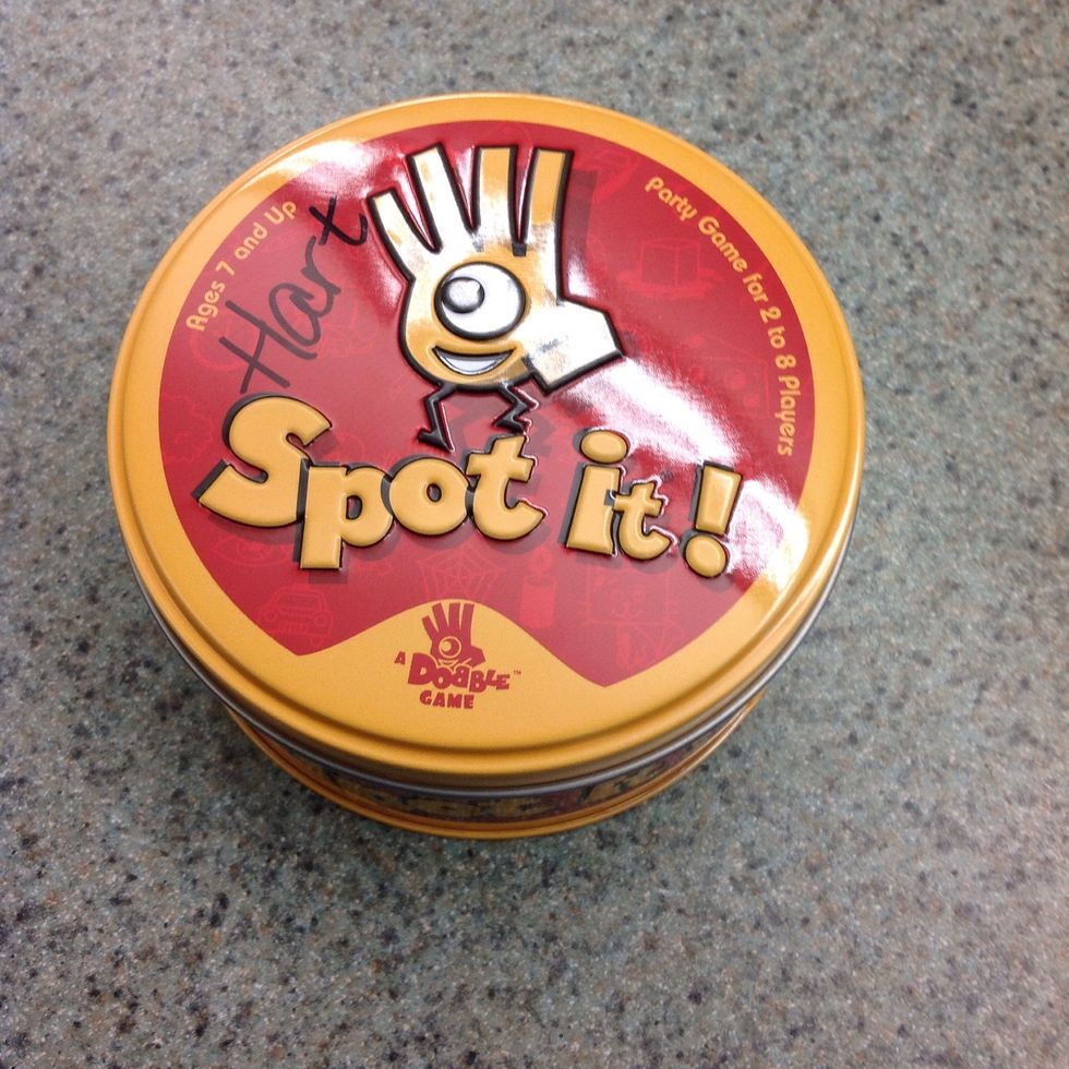 How to play spot it - B+C Guides