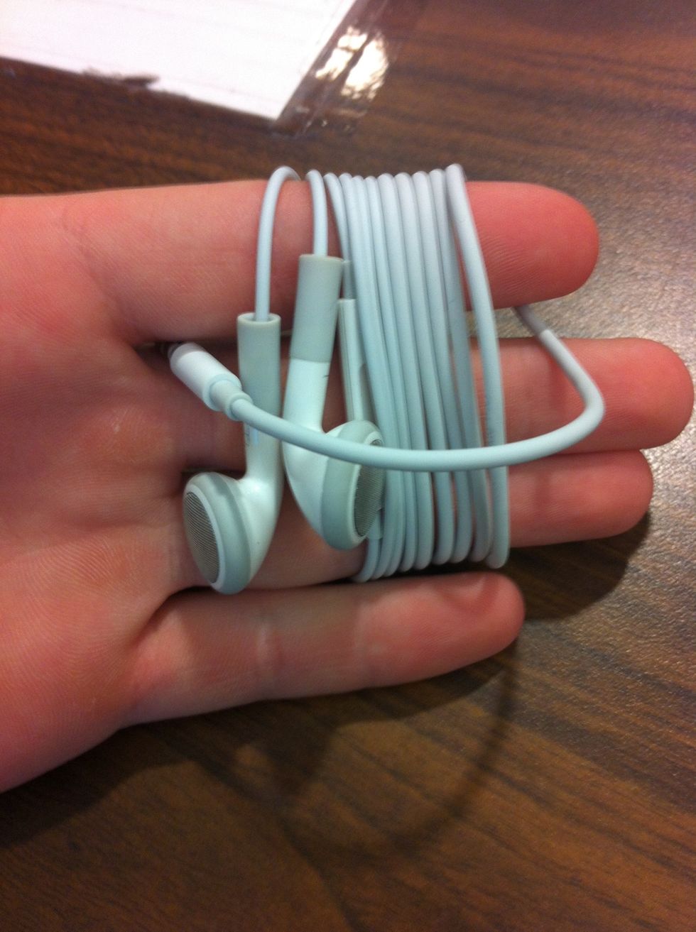 How to coil your earbuds - B+C Guides