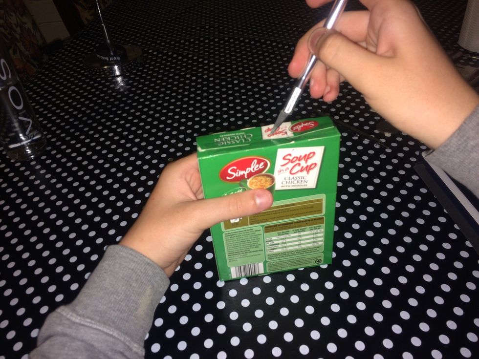 How to make your own diy money box - B+C Guides