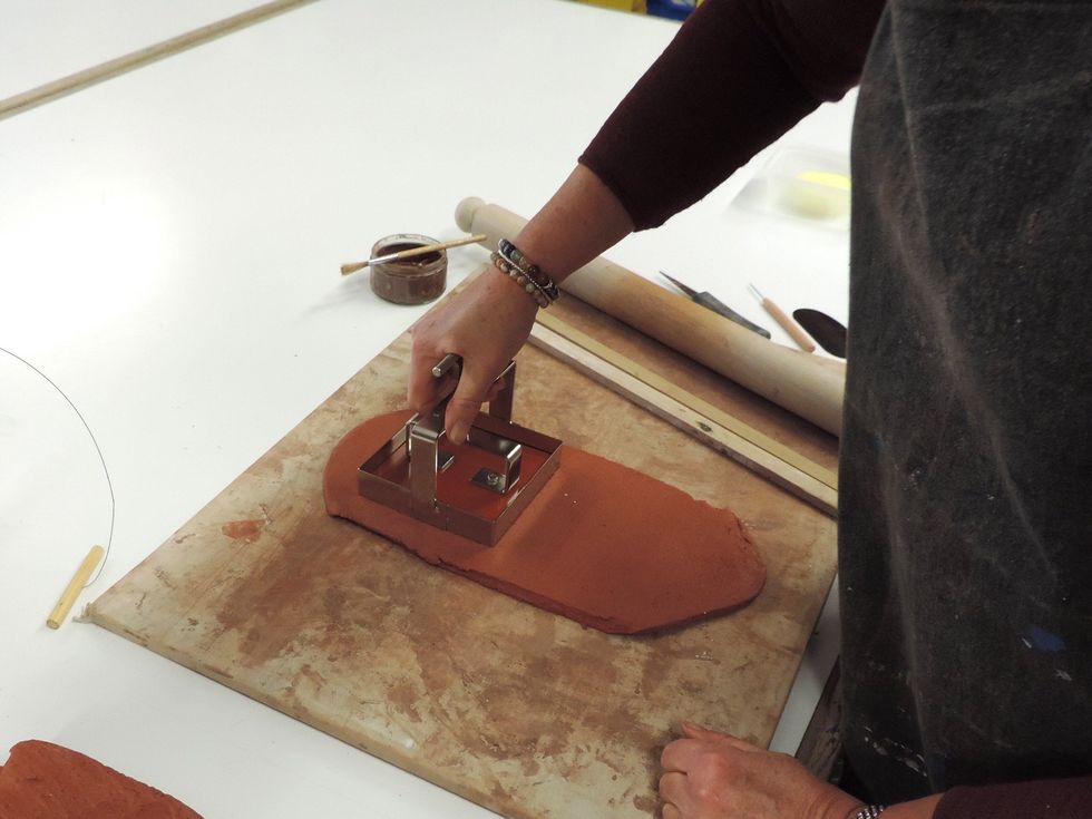 How to roll out a clay slab tile for wall installation - B+C Guides