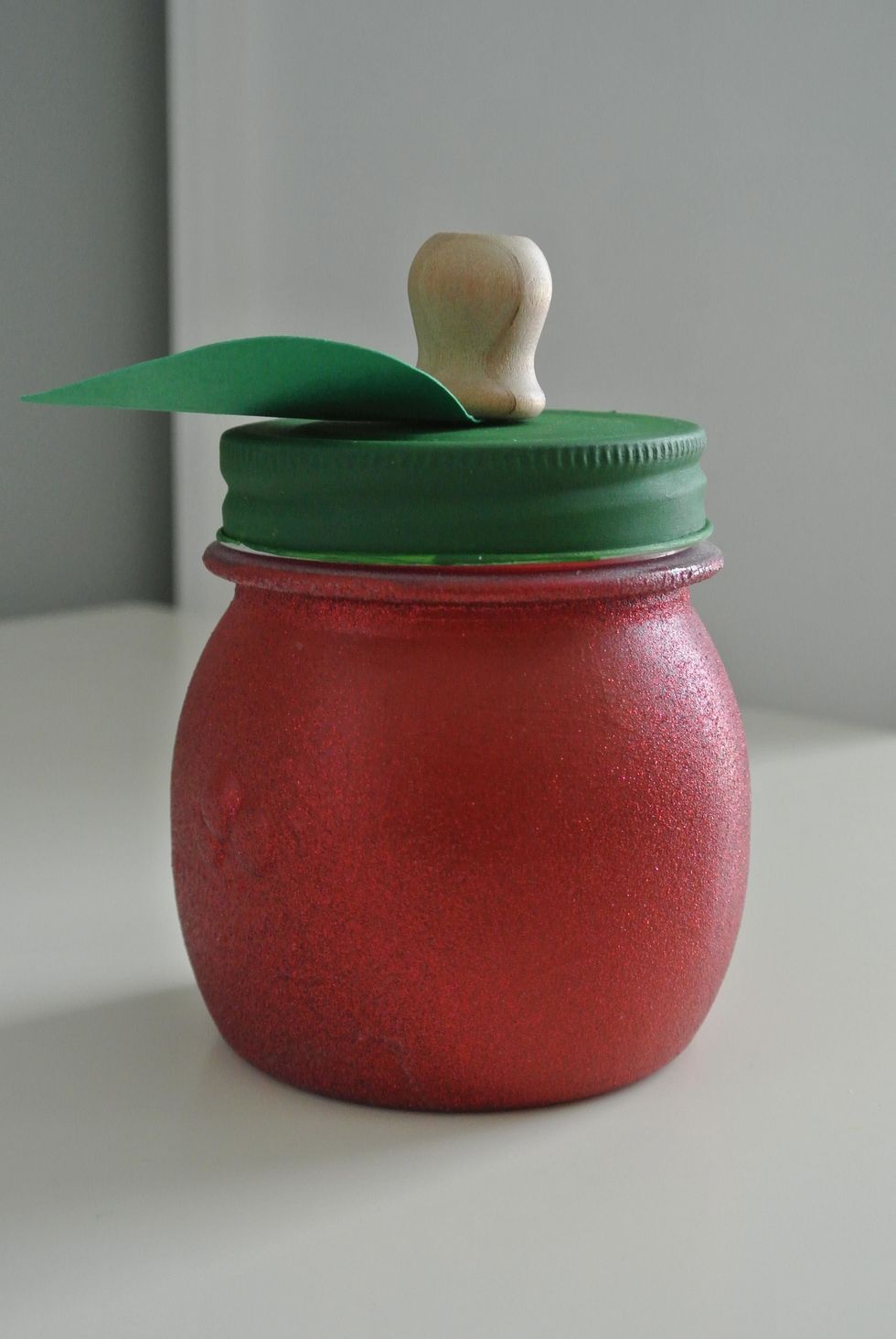 How to create an apple inspired jar - B+C Guides