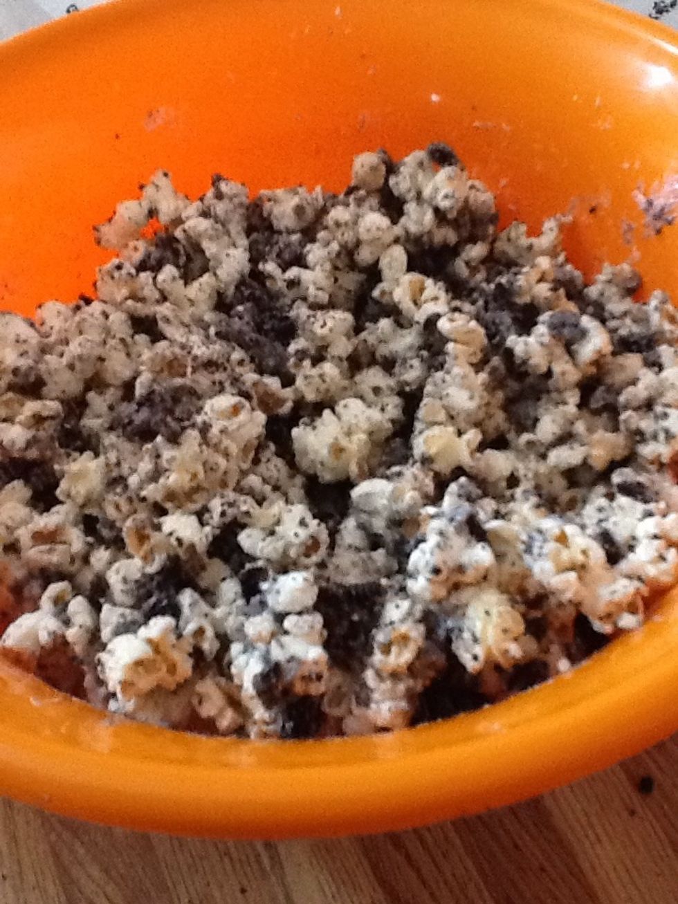 How to make oreo popcorn - B+C Guides