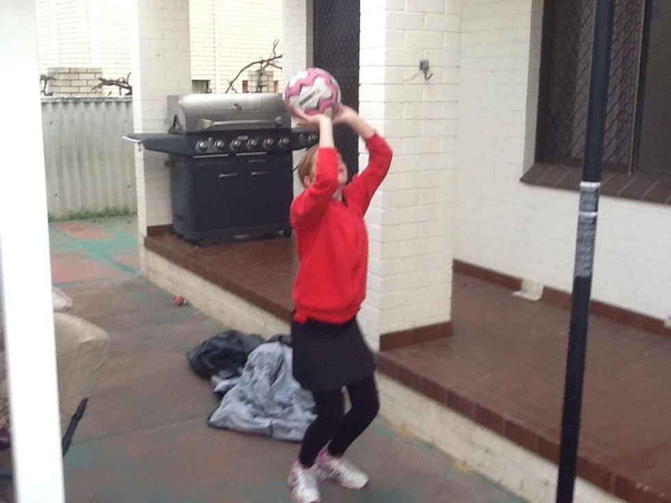 How to shoot a netball - B+C Guides