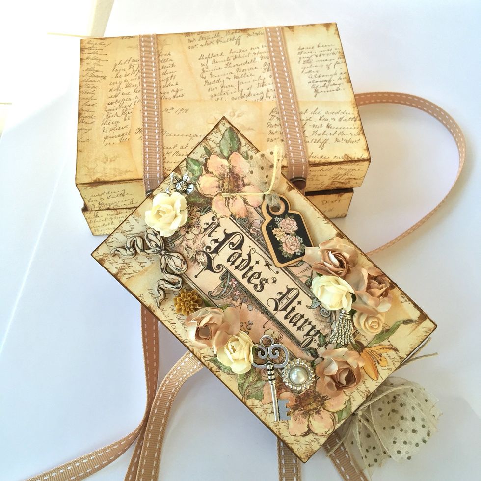 How to make a ladies' diary box and mini album - B+C Guides