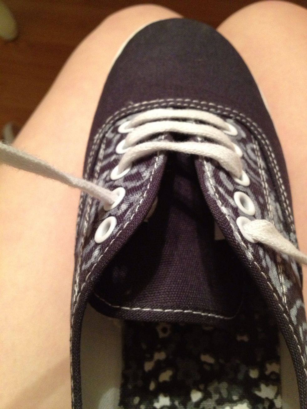 How to lace a shoe hidden knot style - B+C Guides