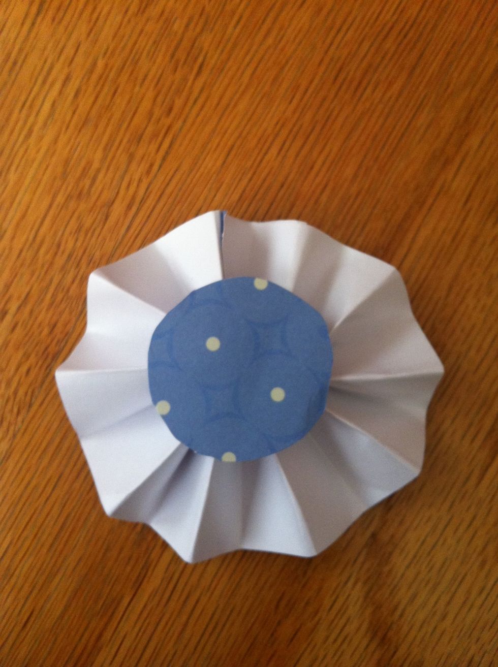 How to make a paper medal! - B+C Guides