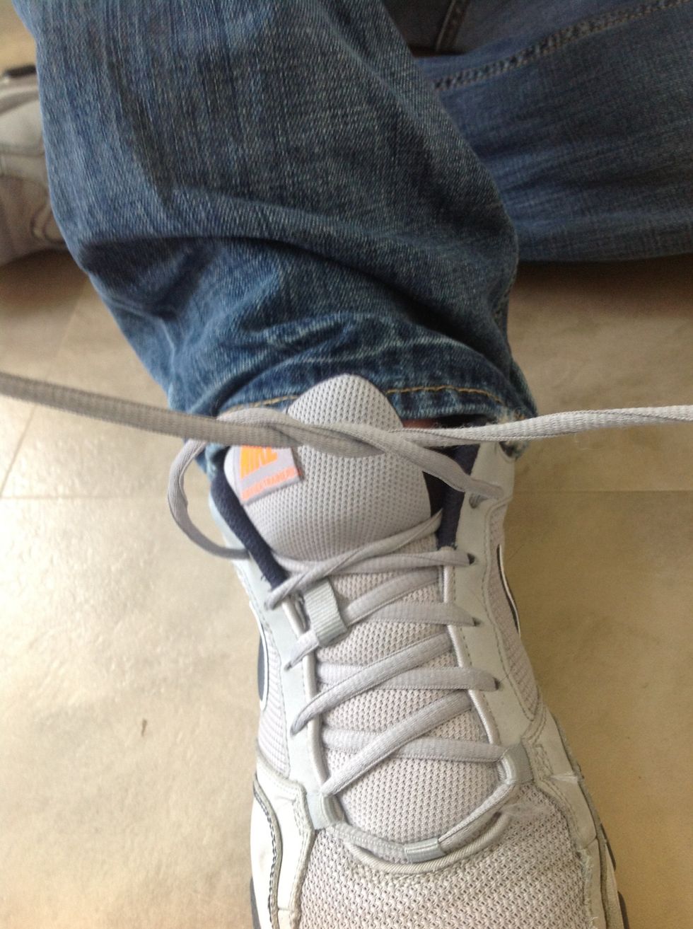 How to tie a shoe - B+C Guides