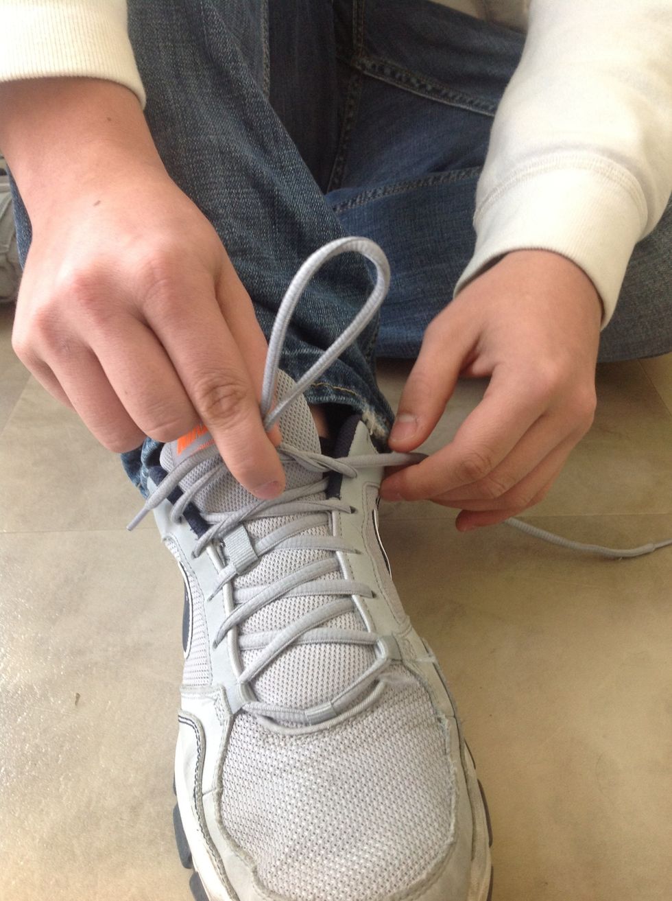 How to tie a shoe - B+C Guides