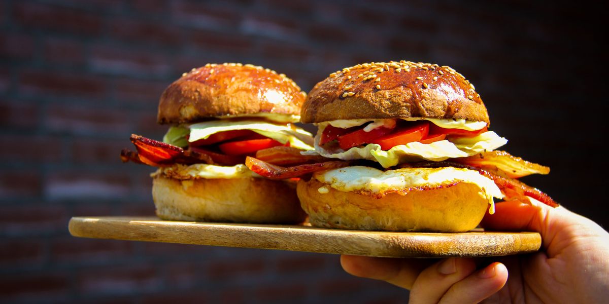 Crispy Bacon & Egg Breakfast Sandwich - My Recipe Magic