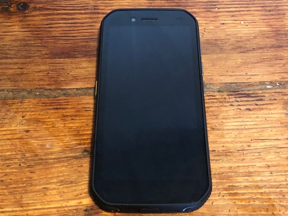 Cat 42 Review: A $299 smartphone that’s simple and hardy - Gearbrain