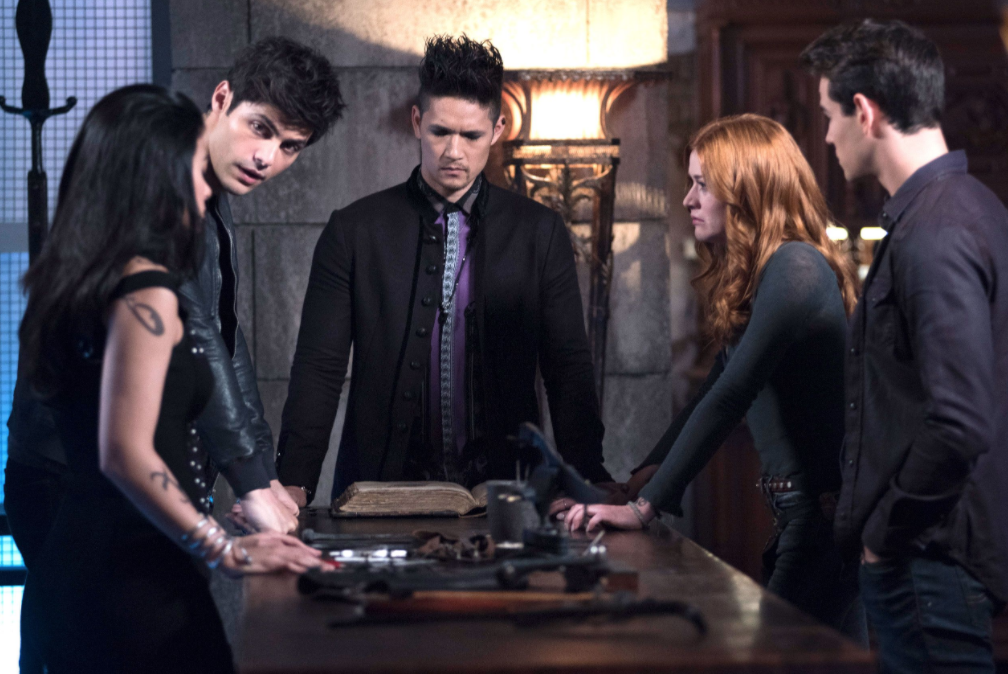 9 Things You Need To Know Before You Watch 'Shadowhunters' On Hulu If ...