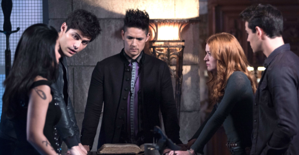 9 Things You Need To Know Before You Watch 'Shadowhunters' On Hulu If ...