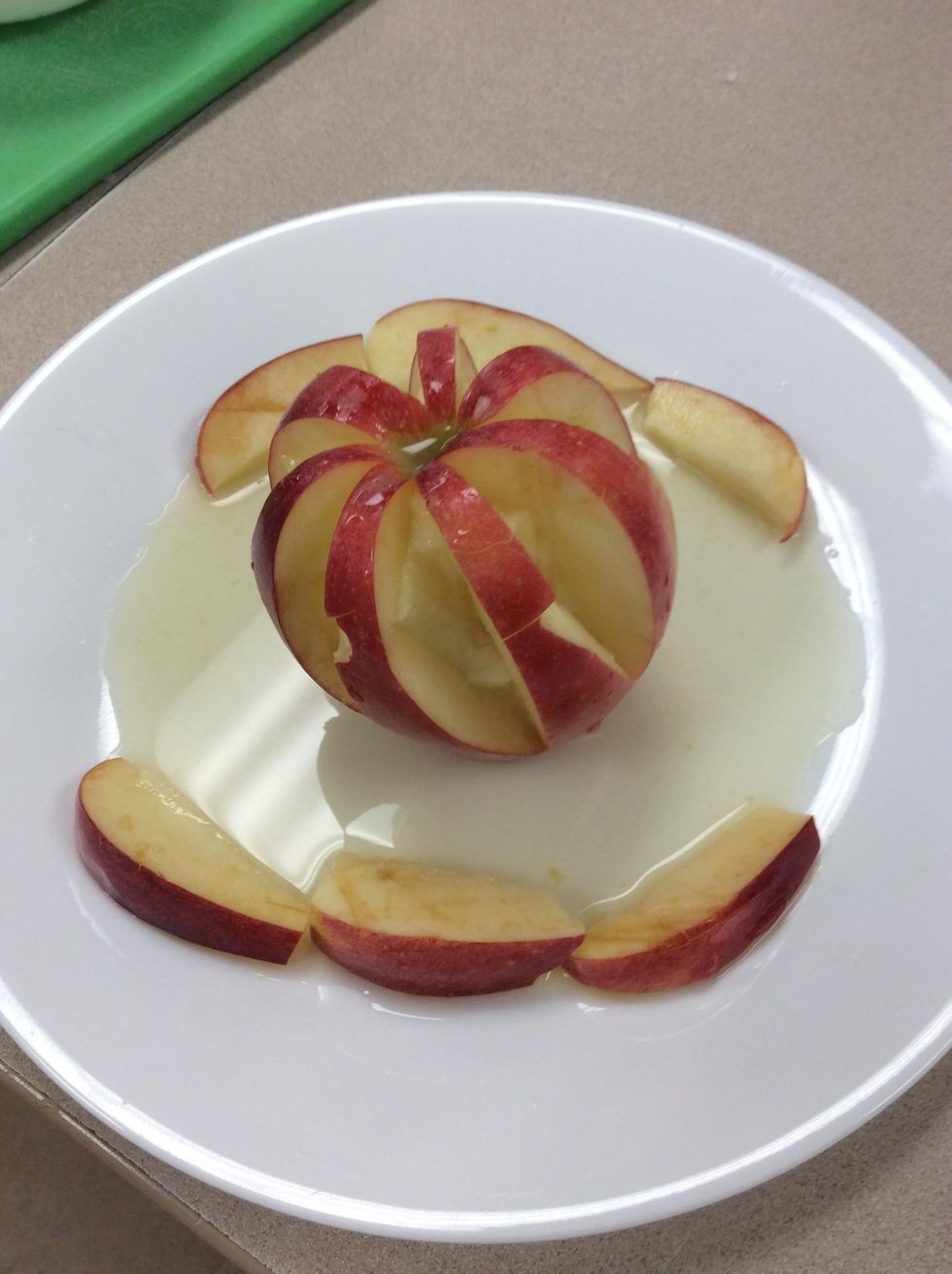 How to carve an apple - B+C Guides