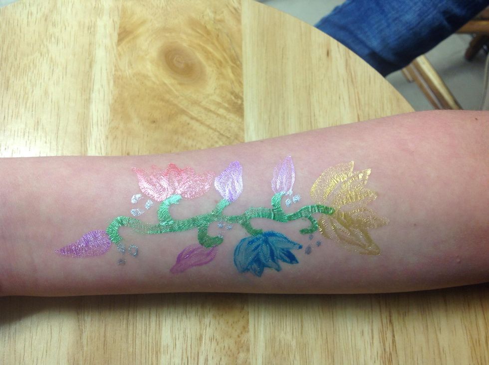 How to paint a flower vine - B+C Guides