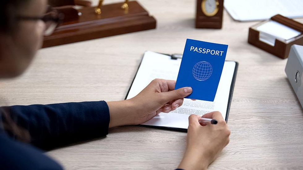 5 Benefits Of Working For The Federal Government - Work It Daily